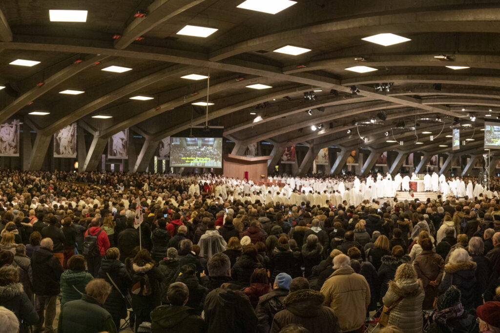 25 mars 1958 : Dédicace de la basilique souterraine Saint-Pie X ...