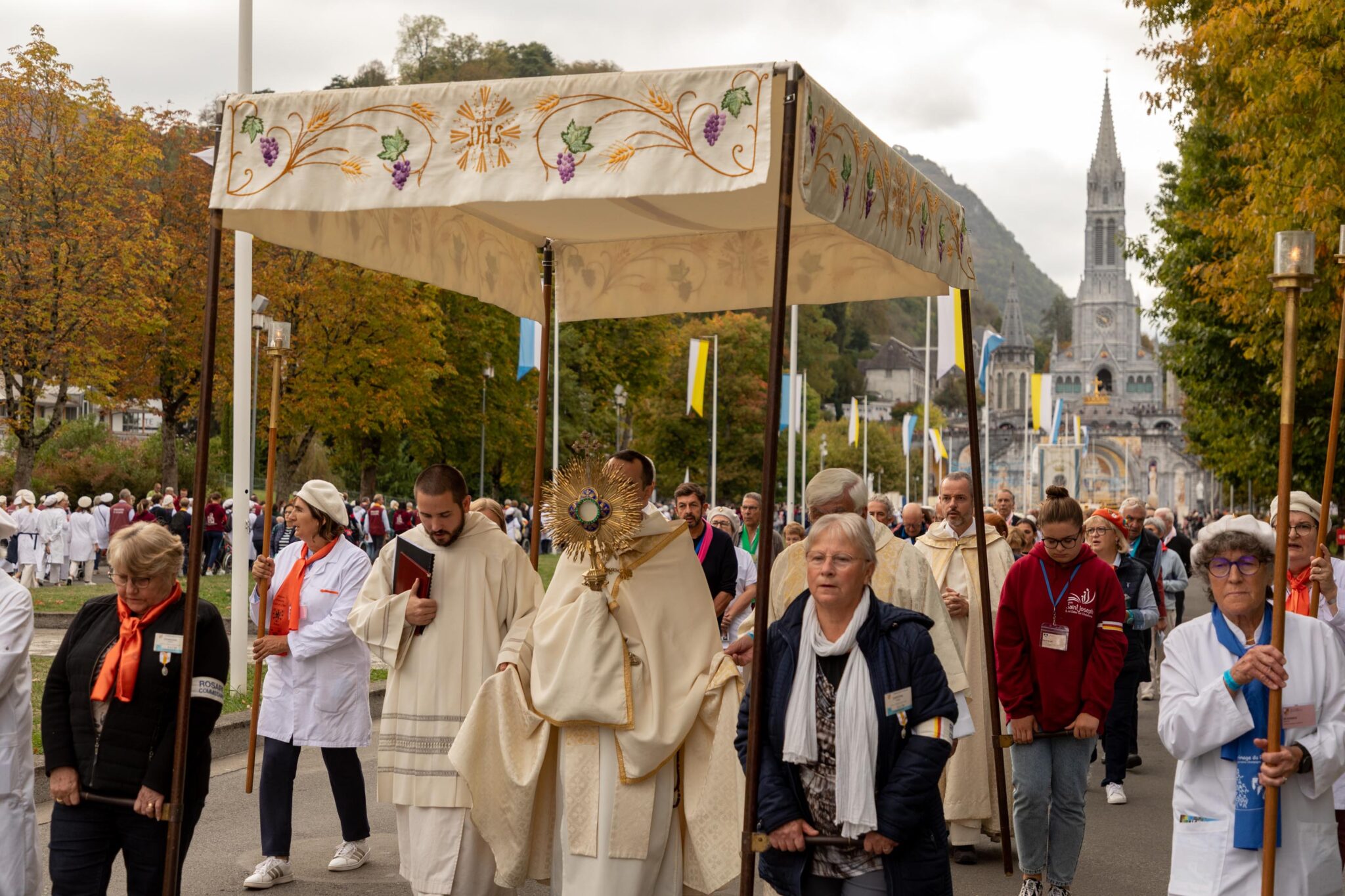 Fête du Saint-Sacrement à Lourdes - Sanctuaire Notre-Dame de Lourdes