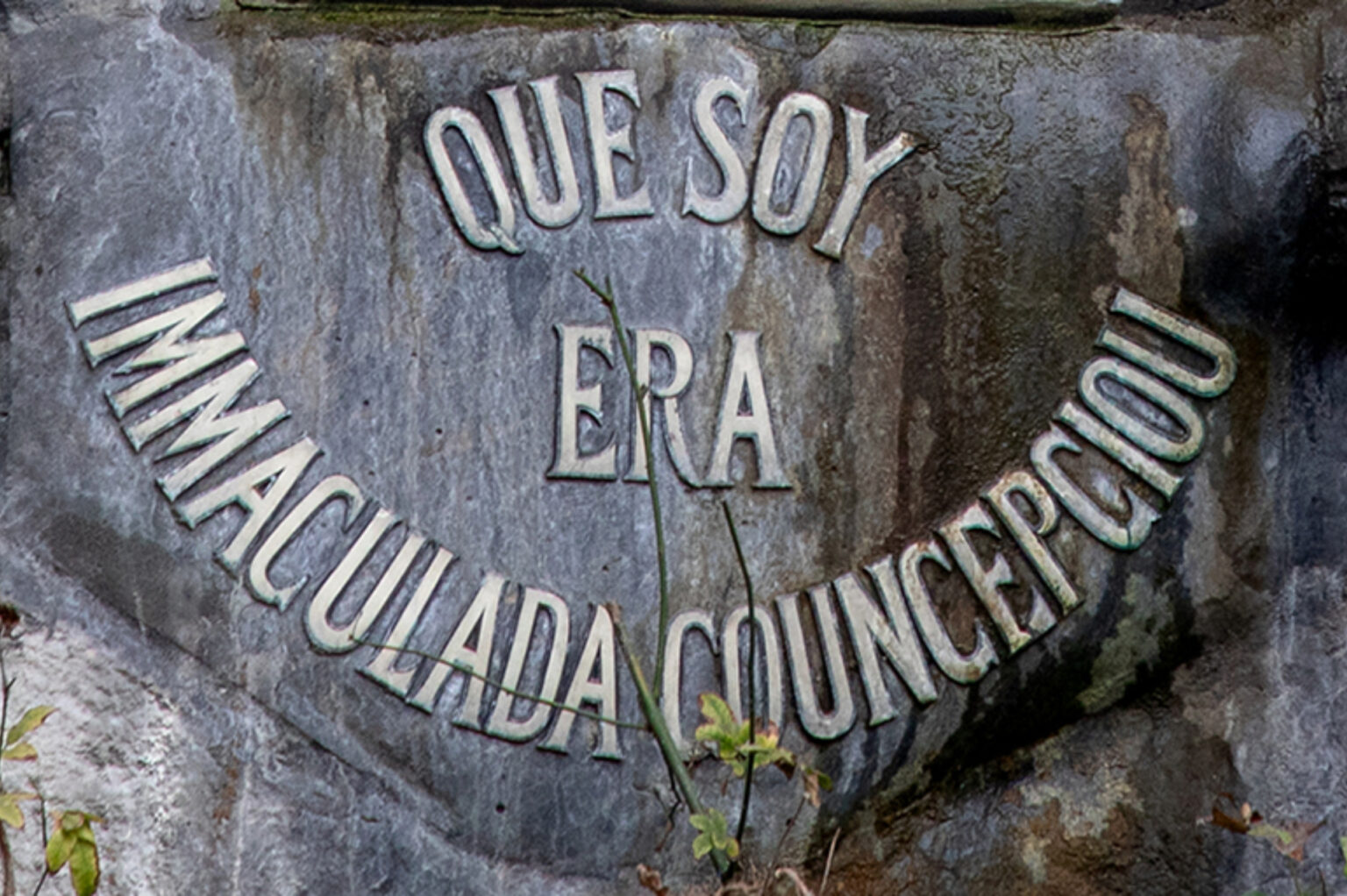A Lourdes le 25 mars 1858, la Dame dit son nom