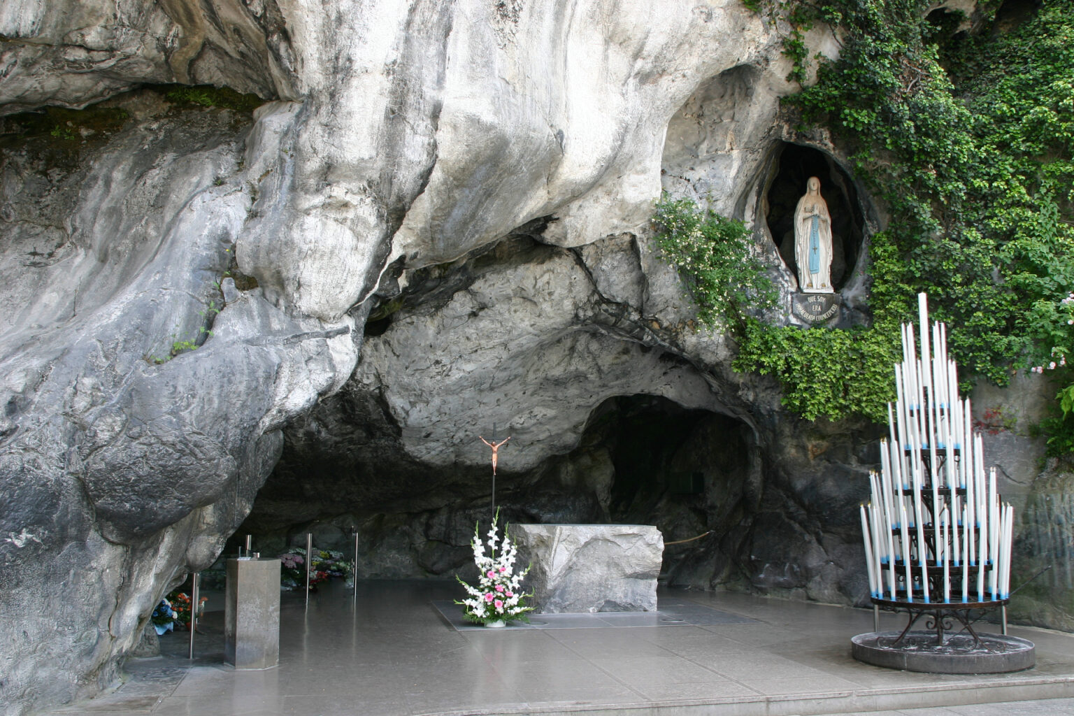 The statue of the Virgin of Lourdes is 160 years old - Sanctuaire Notre ...